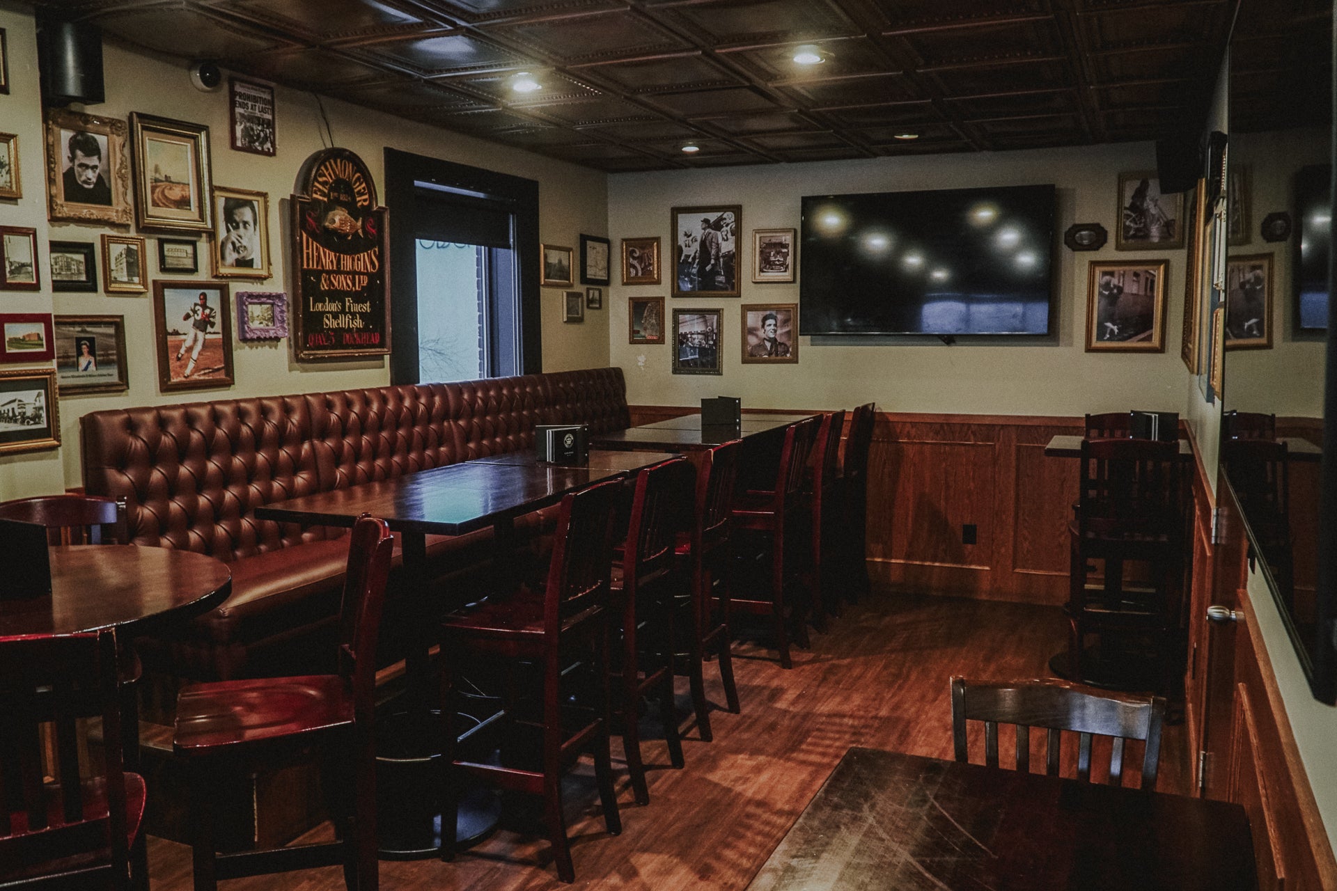 Downtown – Victoria's Tavern
