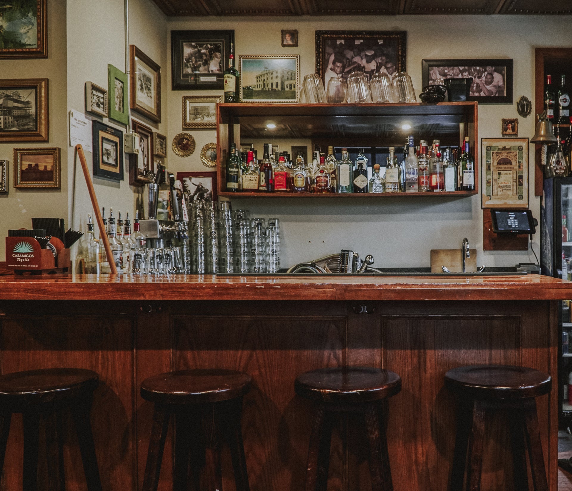 Downtown – Victoria's Tavern